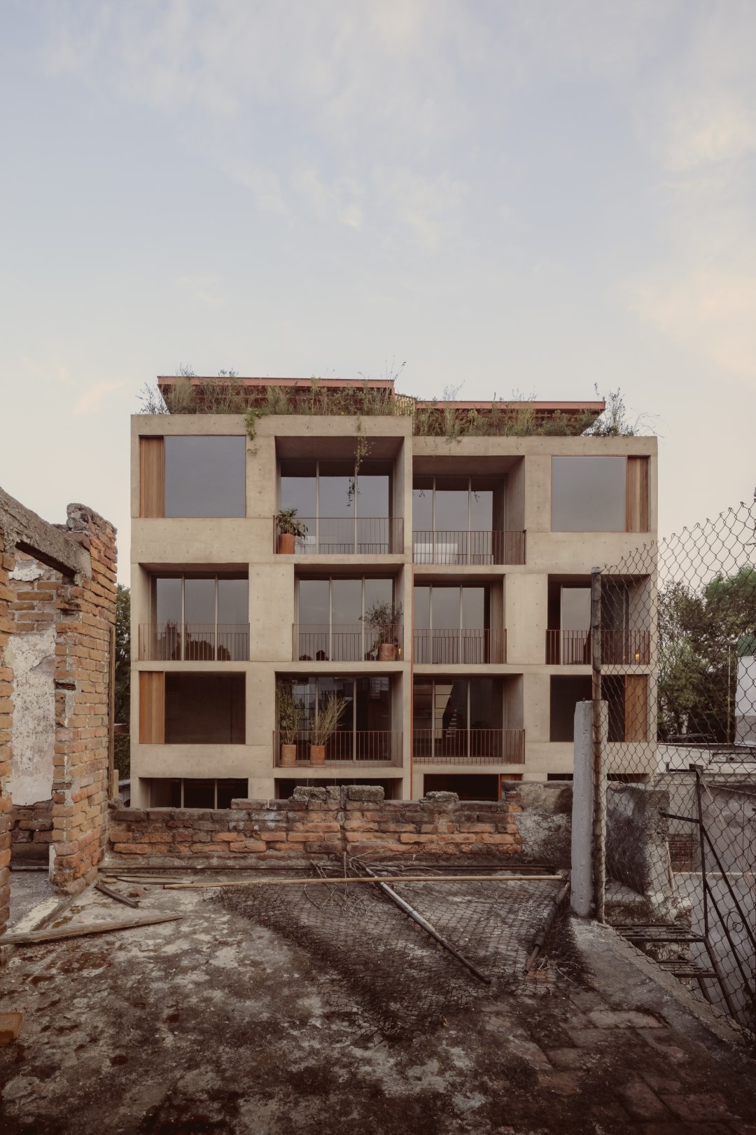 Edificio AM8 - CÉSAR BÉJAR STUDIO